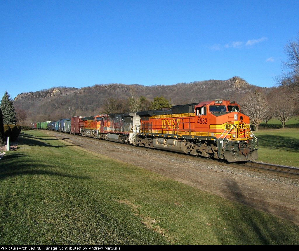BNSF 4552